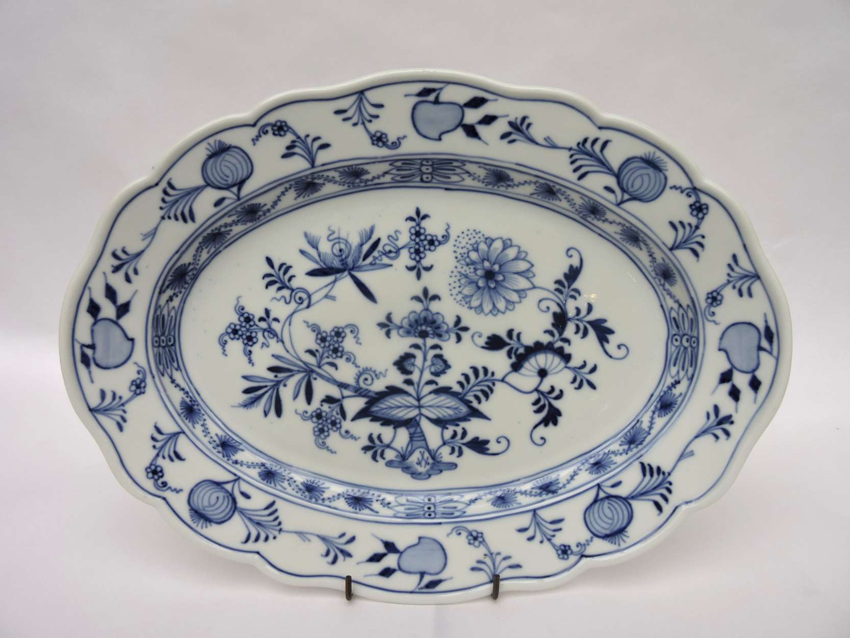 Meissen - 2 Handle - Serving Dish in Onion Pattern - Bernardis Antiques