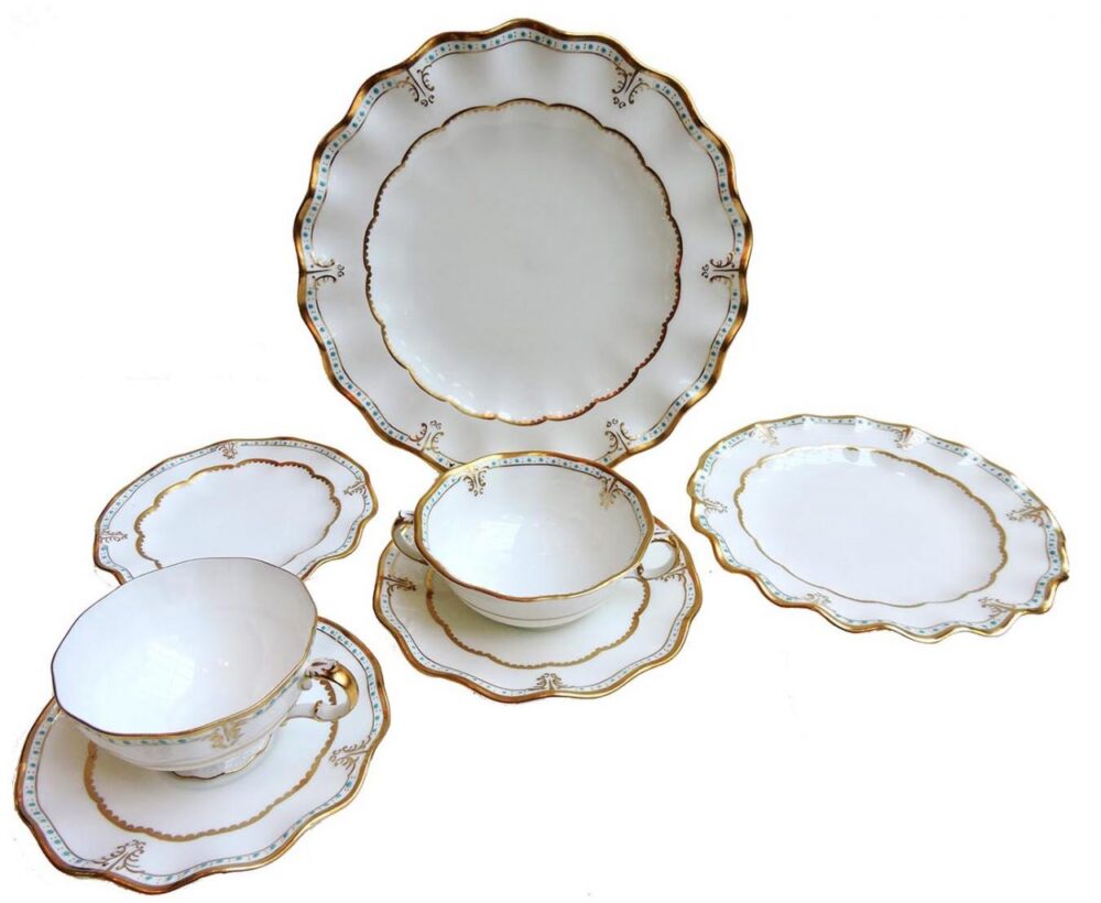A SET of 12 MINTON 10 1/4" DINNER PLATES in H3649, c. 1920